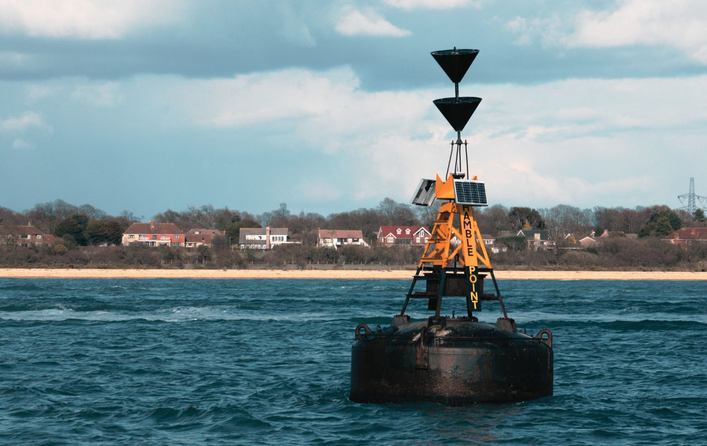 Bouées de navigation : votre guide pour naviguer en toute sécurité ...